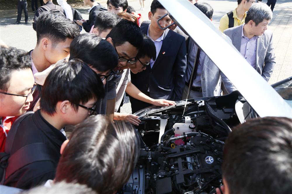 Toyota hợp tác với Đại học Bách Khoa Hà Nội nghiên cứu xe hybrid ...